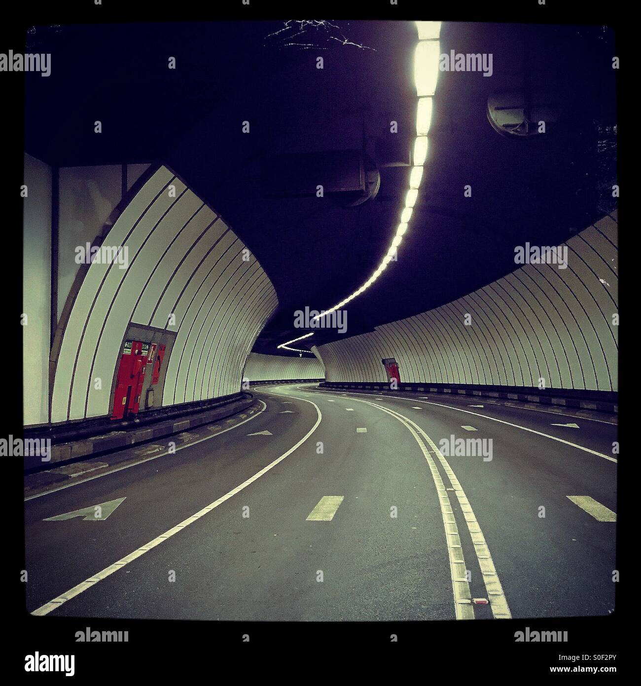 Empty tunnel hi-res stock photography and images - Alamy