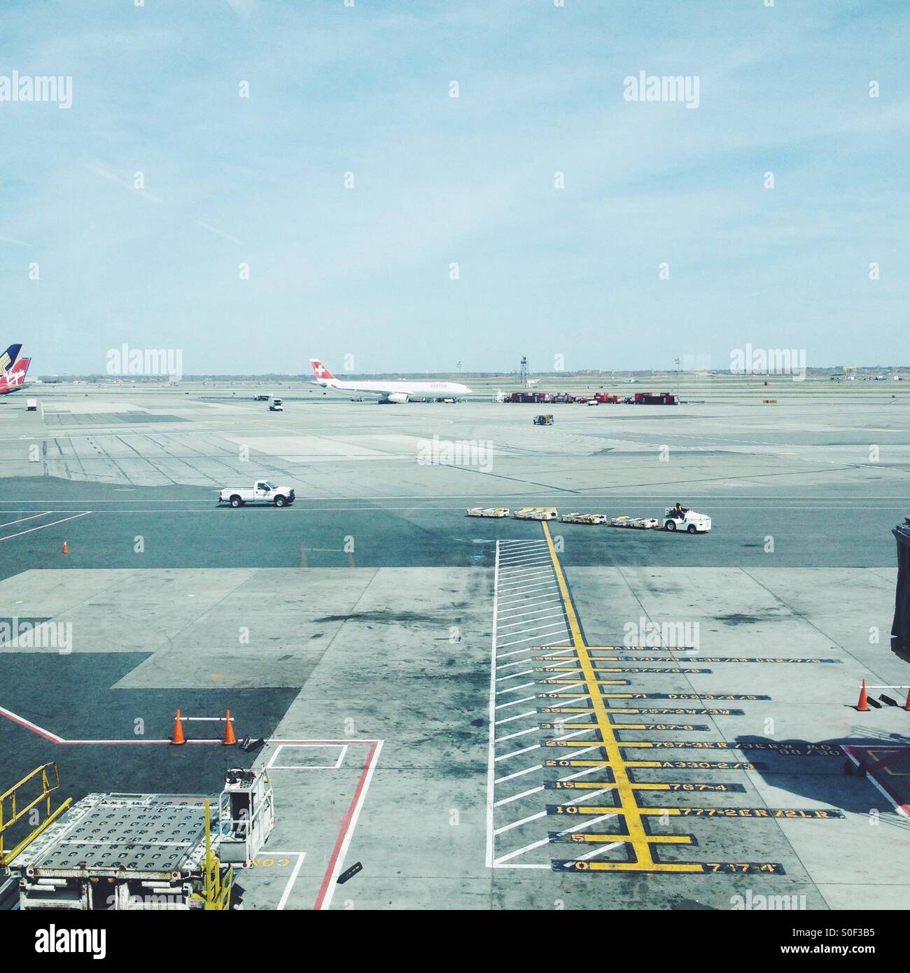 Lhr hi-res stock photography and images - Alamy