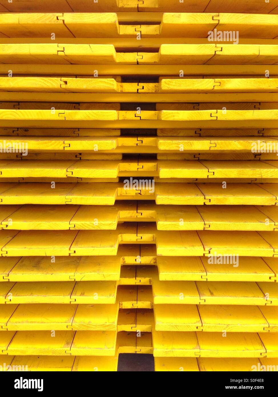 Yellow tables hi-res stock photography and images - Alamy