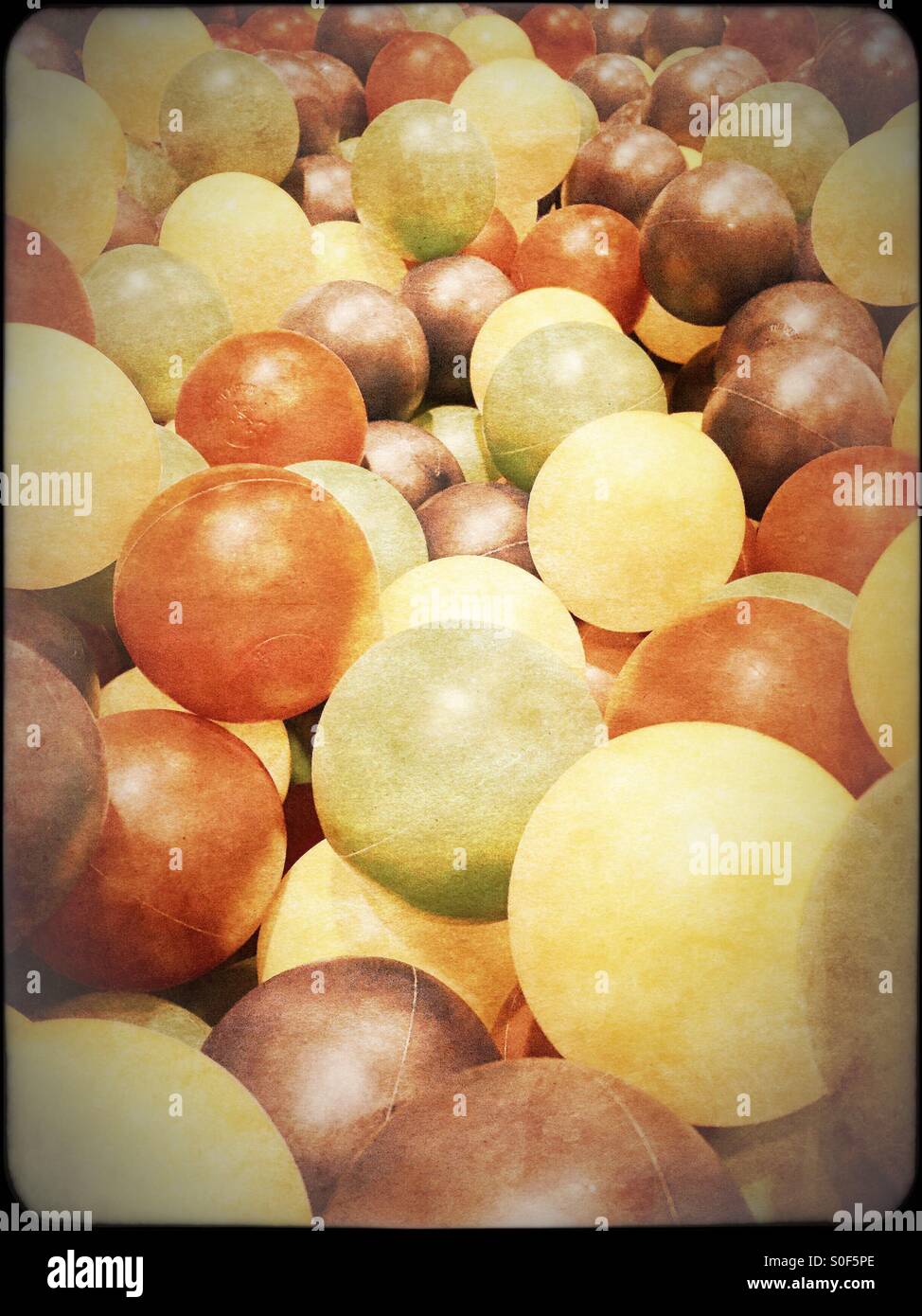 Pit of balls hi-res stock photography and images - Alamy
