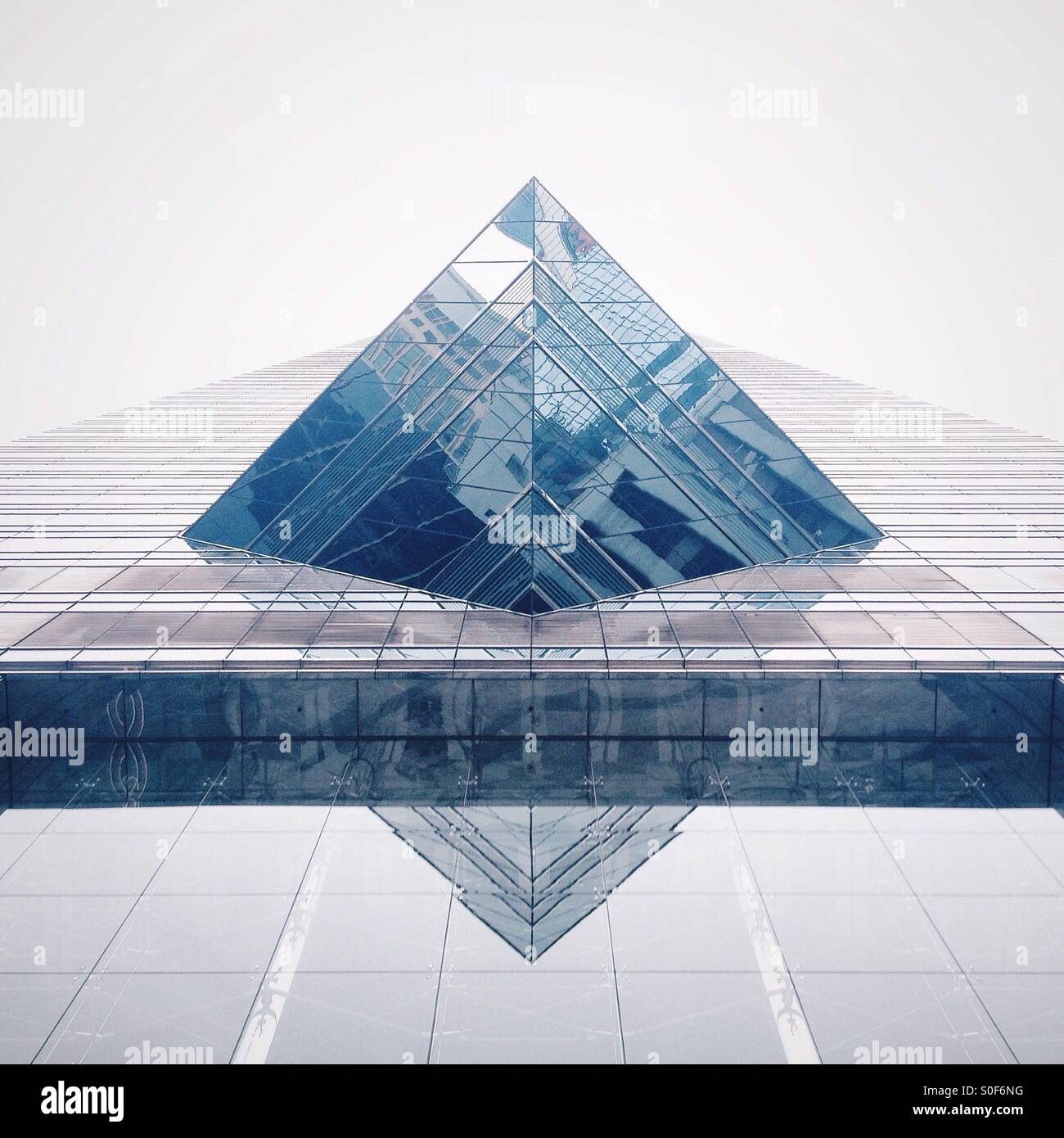 Modern pyramid hi-res stock photography and images - Alamy