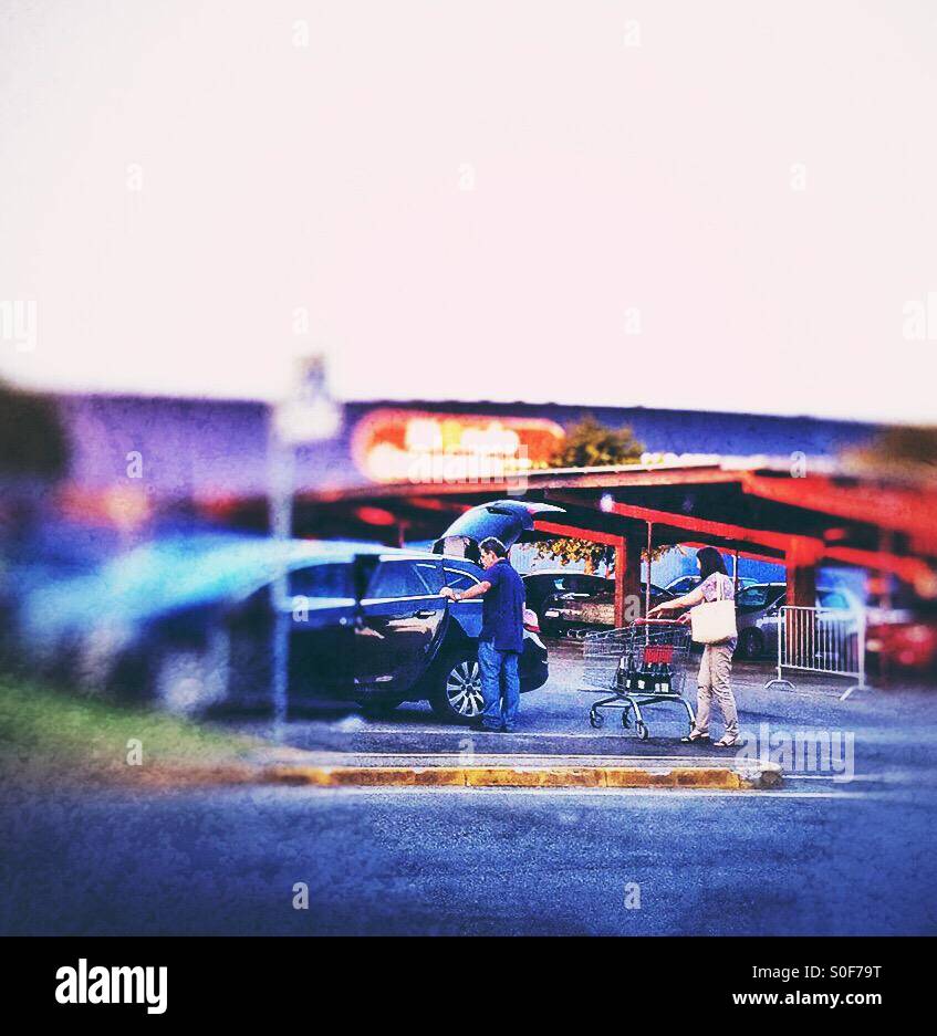 loading the car with the grocery shop Stock Photo - Alamy