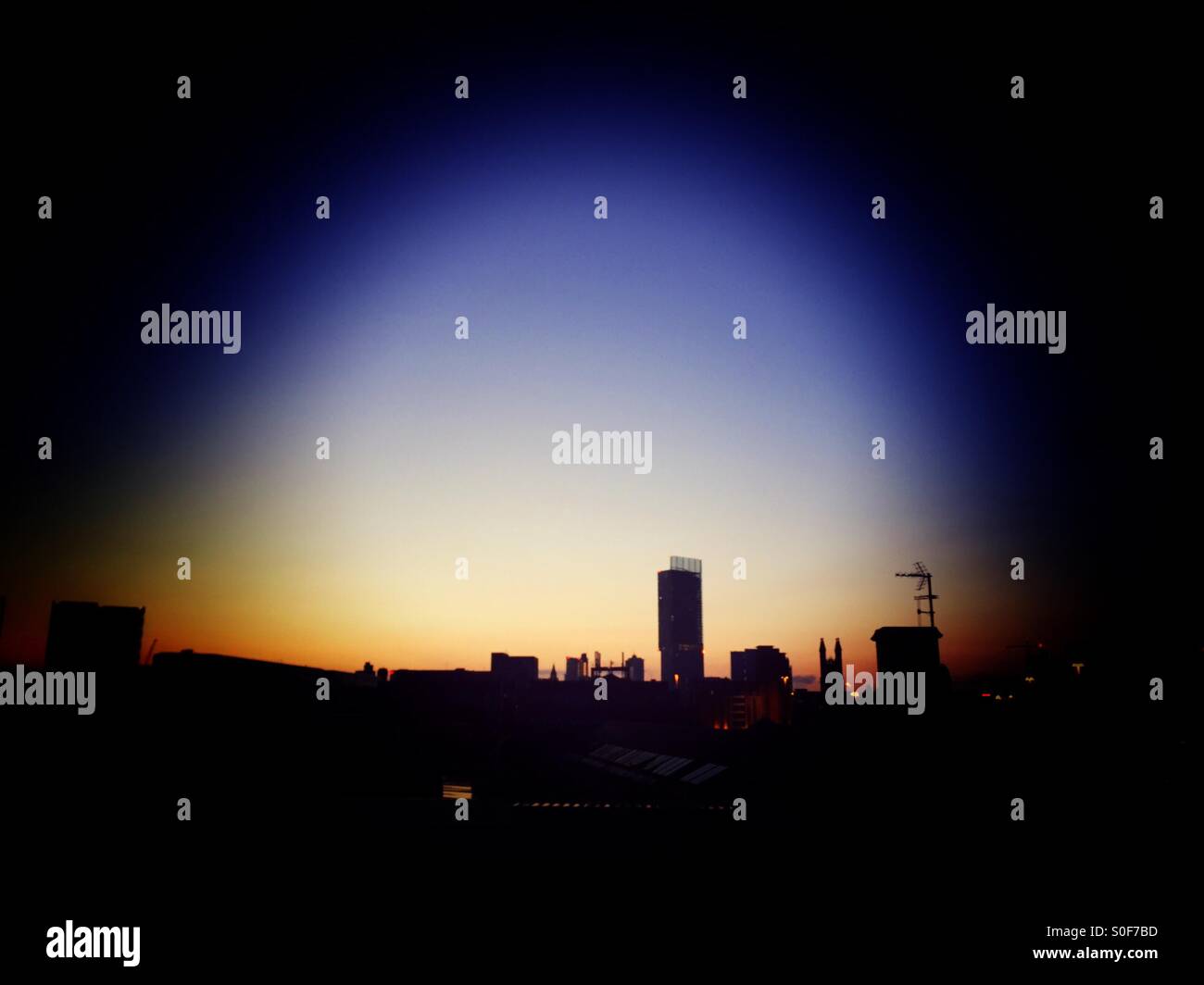 Manchester skyline silhouette hi-res stock photography and images - Alamy