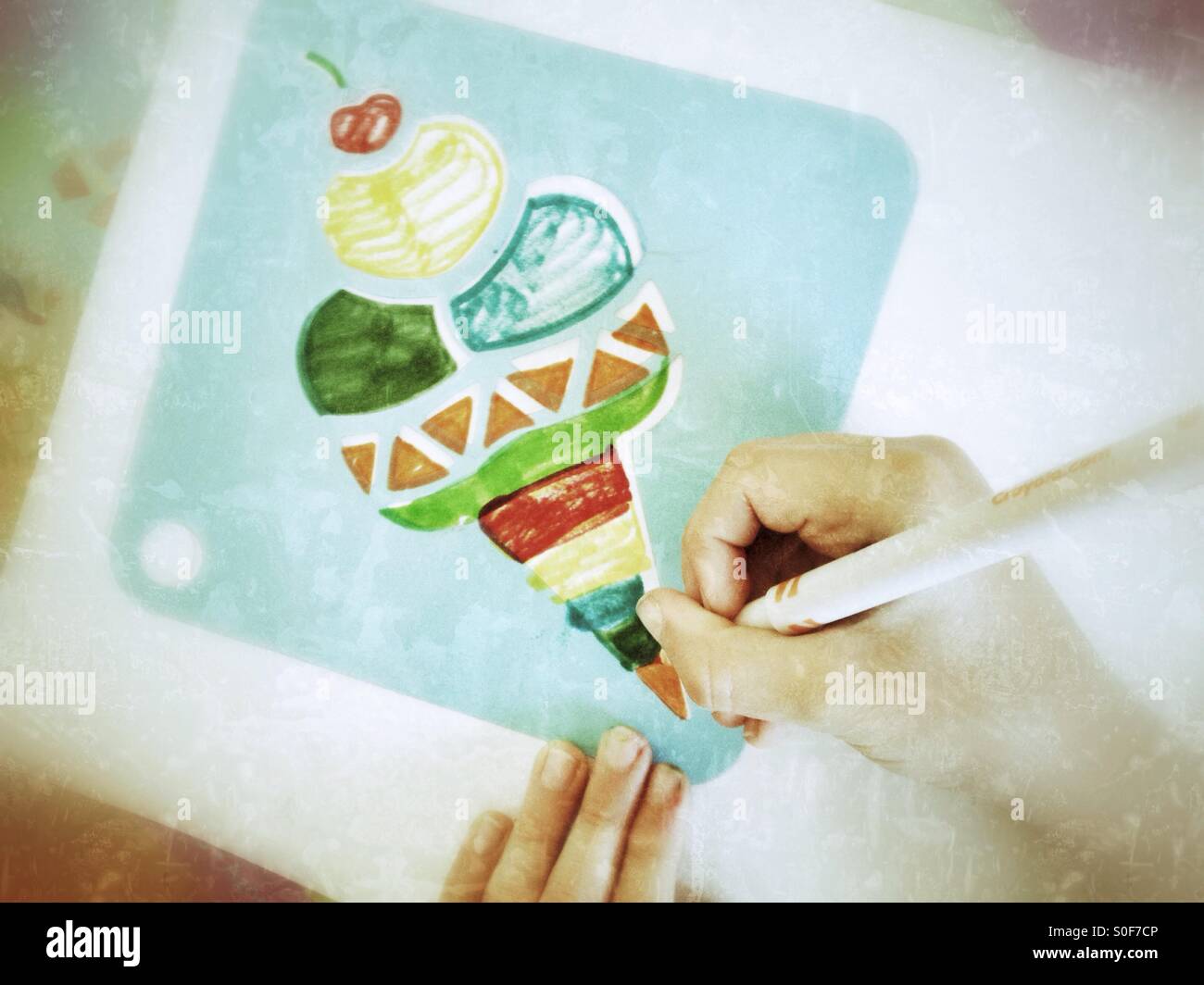 Child drawing hi-res stock photography and images - Alamy