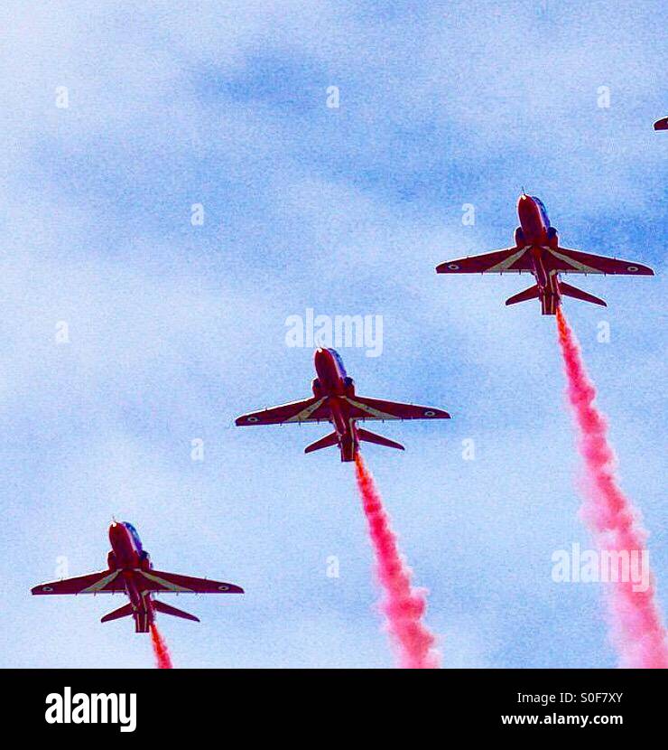 The amazing red arrows hi-res stock photography and images - Alamy