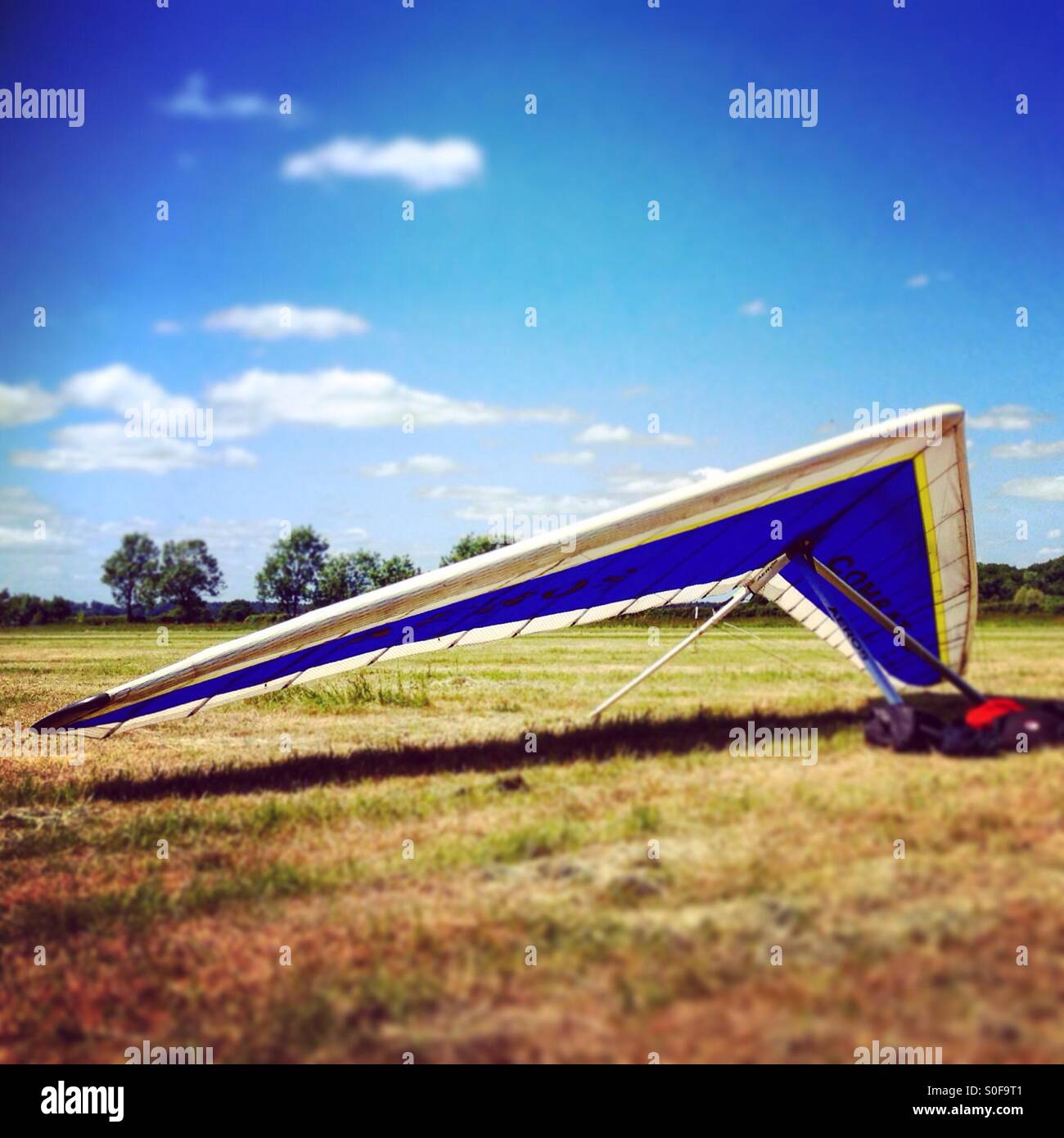 Hang glider on ground hi-res stock photography and images - Alamy