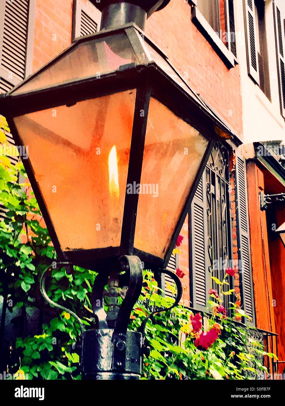 Gaslight in New York City neighborhood. USA Stock Photo - Alamy