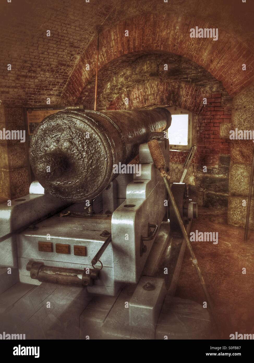 Red cannon hi-res stock photography and images - Alamy