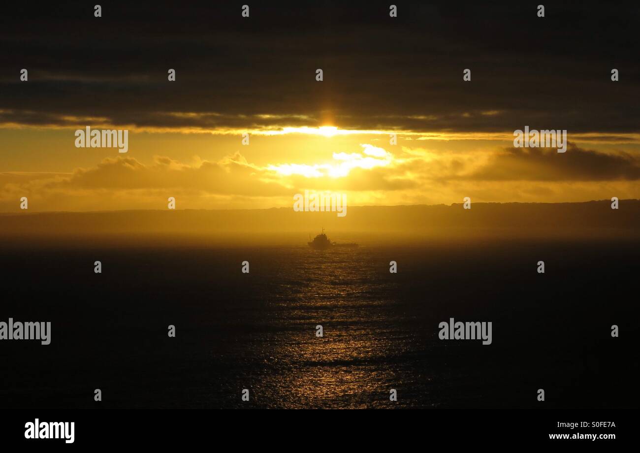 Shadow of boat hi-res stock photography and images - Alamy
