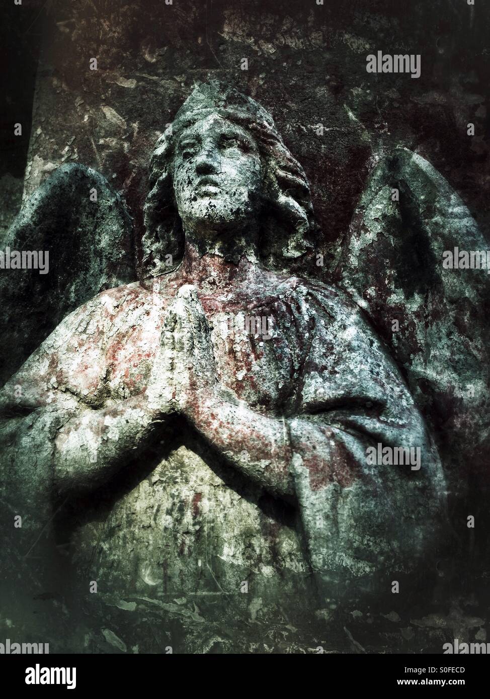 Praying angel statue hi-res stock photography and images - Alamy