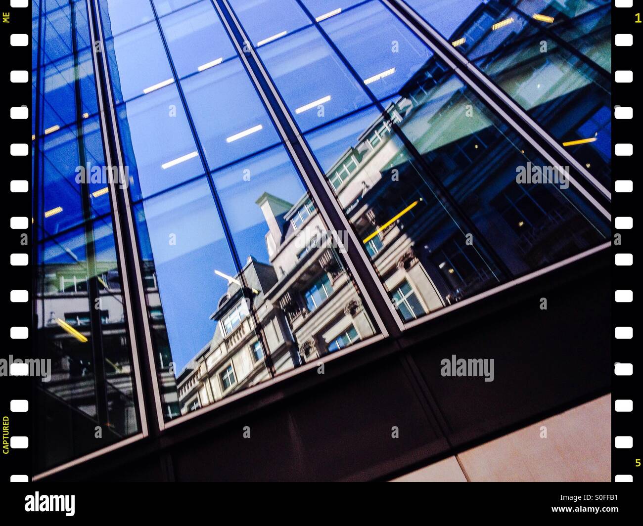 Reflections in windows city hi-res stock photography and images - Alamy
