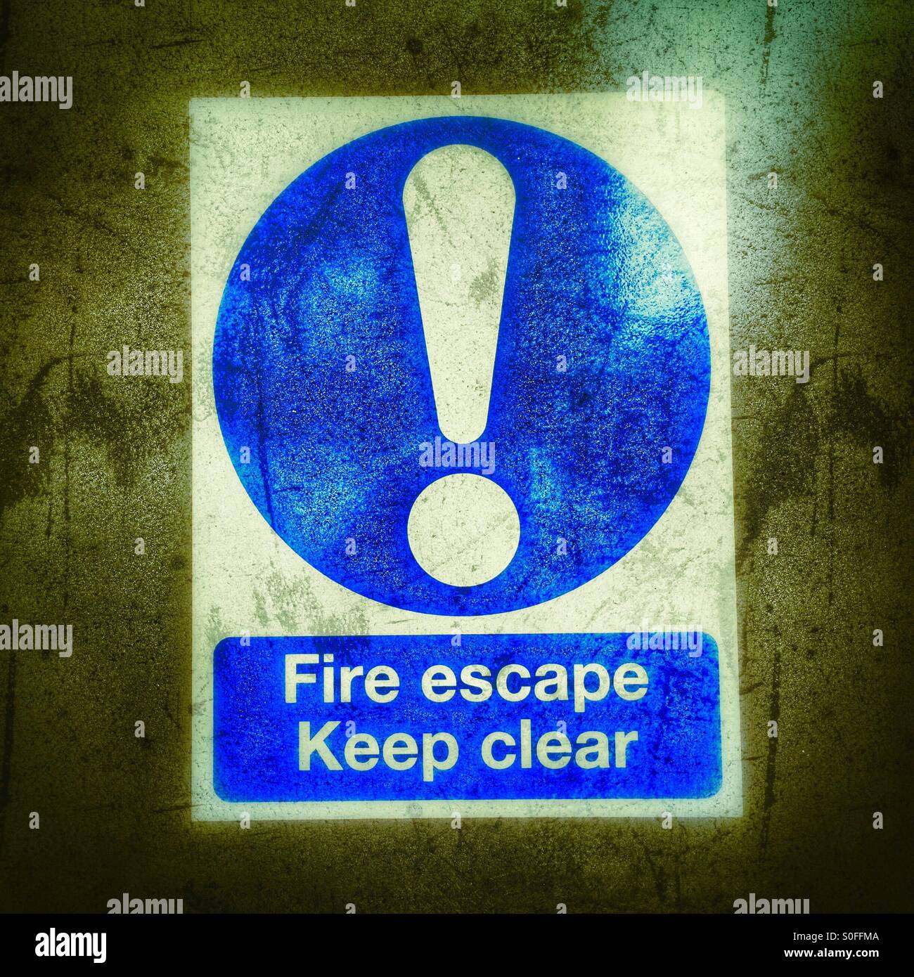 Fire escape sign hi-res stock photography and images - Alamy