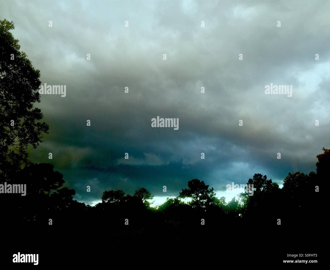 Clouds fill hi-res stock photography and images - Alamy