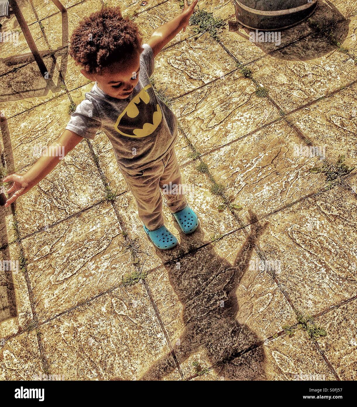 Toddler play with shadow hi-res stock photography and images - Alamy
