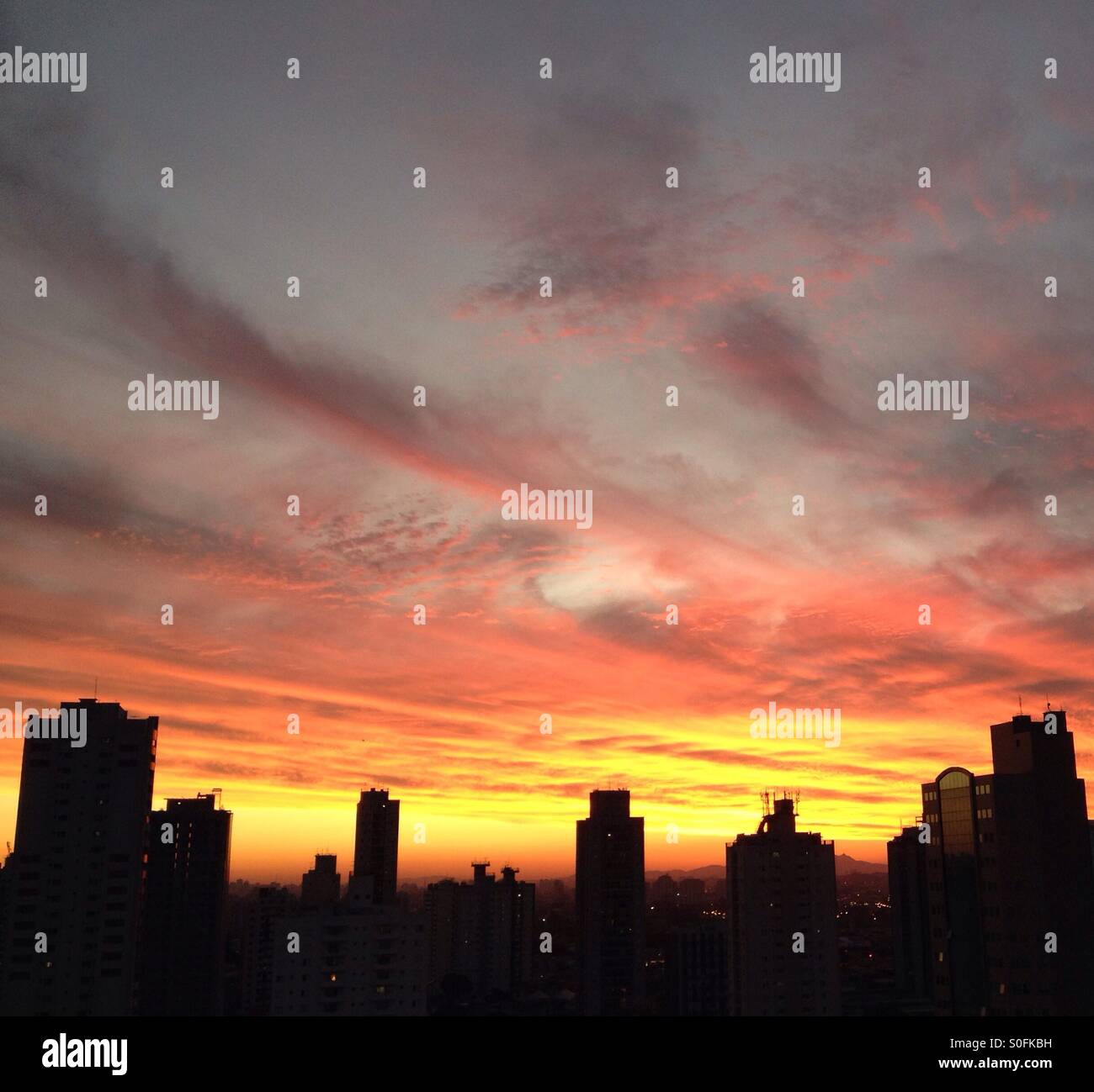 Sunset city hi-res stock photography and images - Alamy
