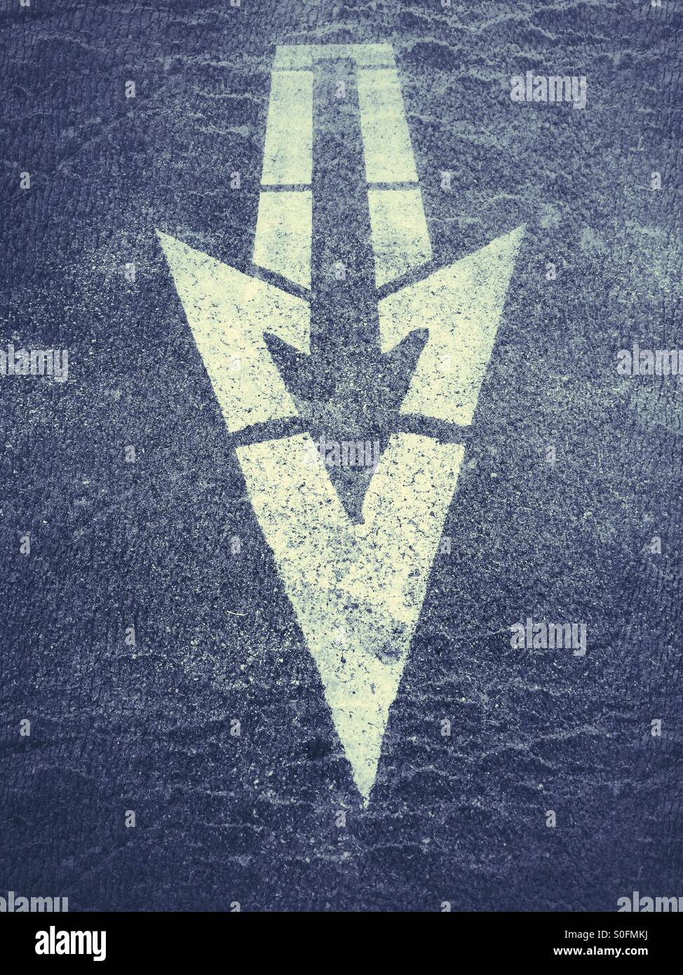 Pavement arrow hi-res stock photography and images - Alamy
