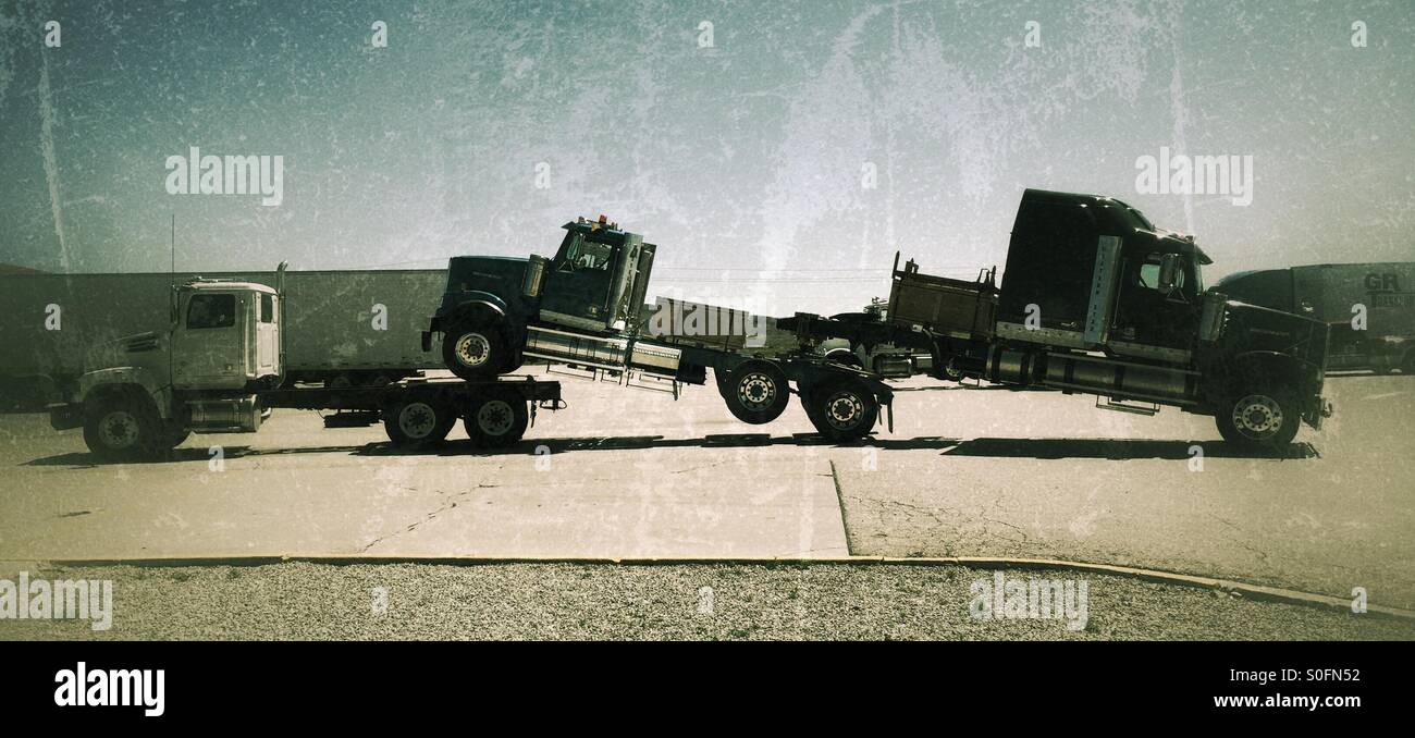Hauling semi trucks hi-res stock photography and images - Alamy