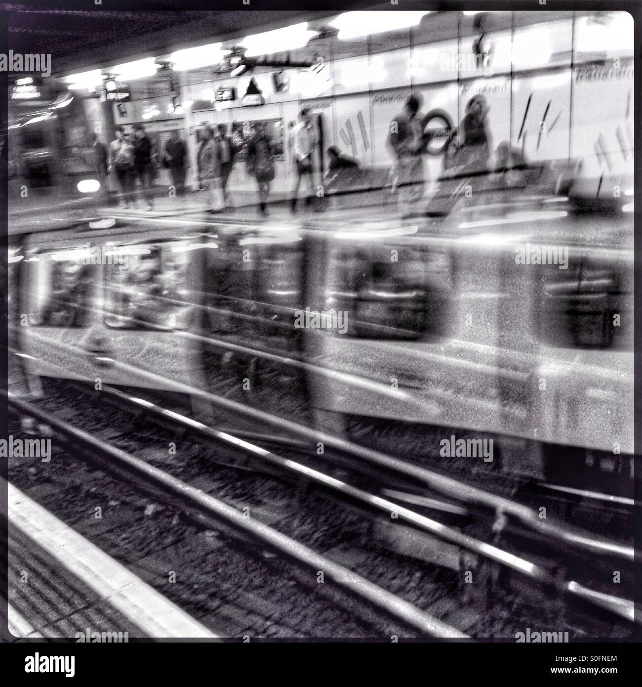 Busy Tube Station High Resolution Stock Photography and Images - Alamy