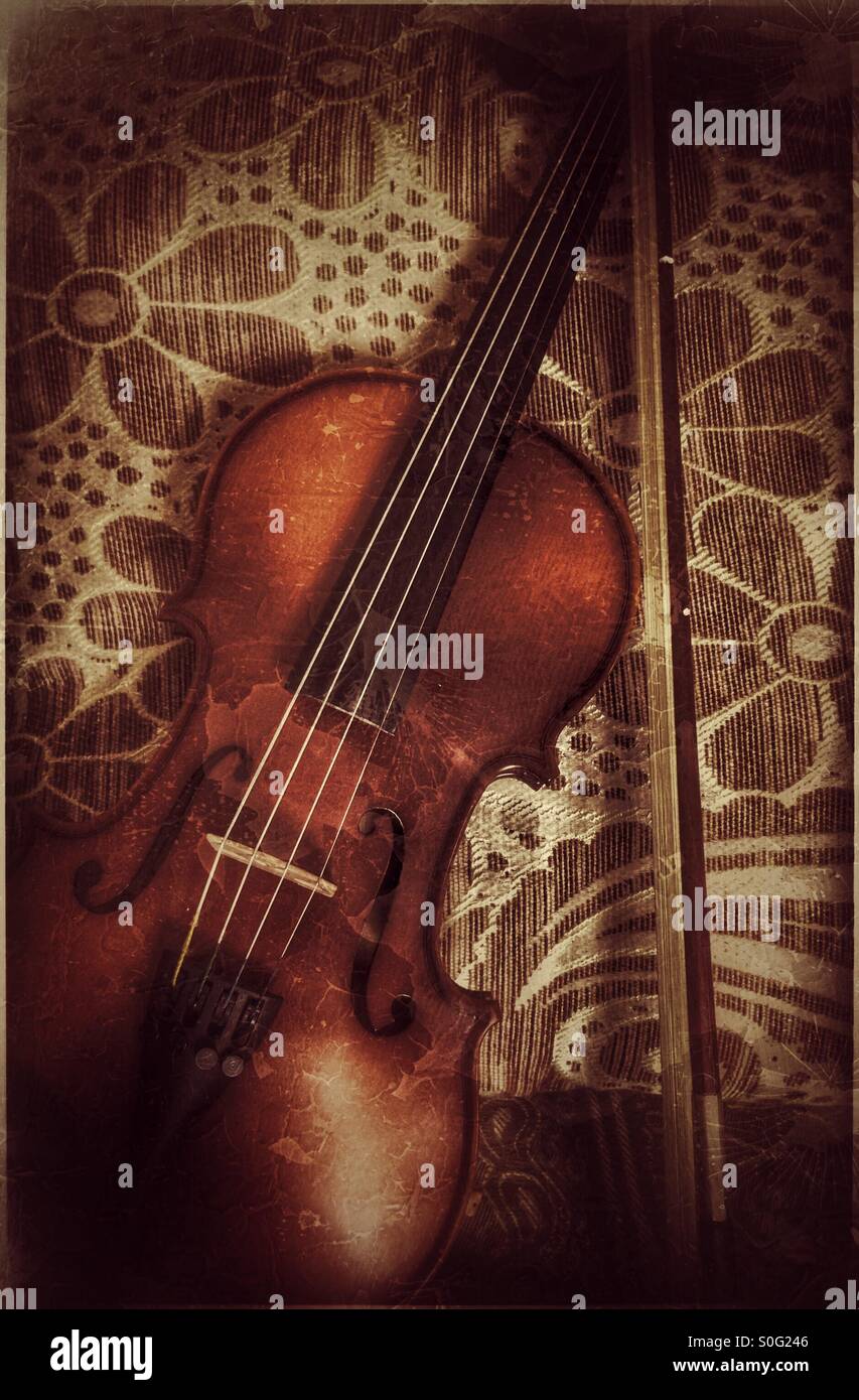 A red violin Stock Photo - Alamy