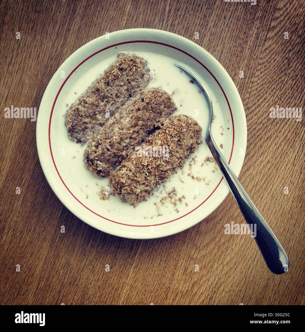 Breakfast cereal in a bowl Stock Photo - Alamy