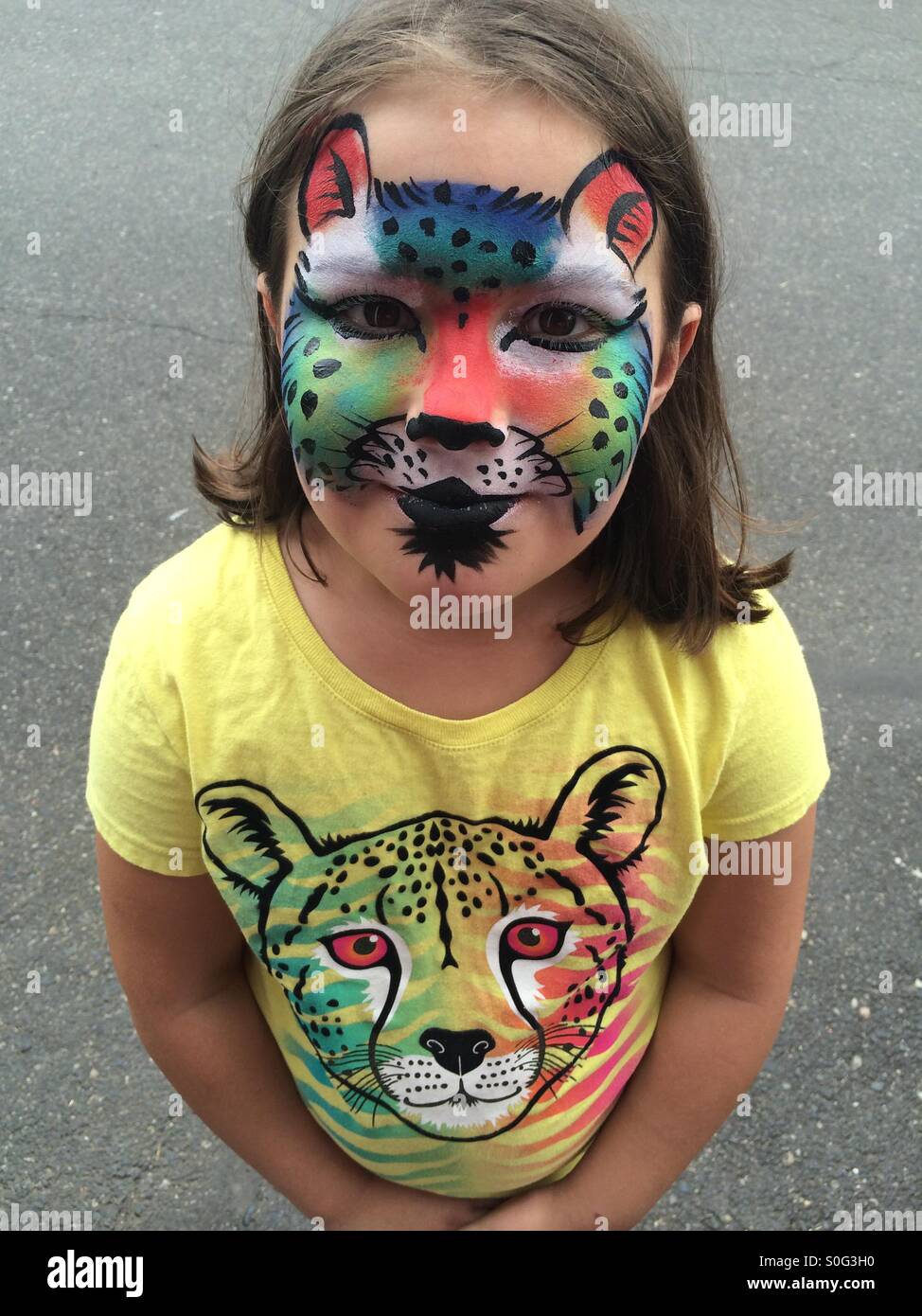Leopard face paint hi-res stock photography and images - Alamy