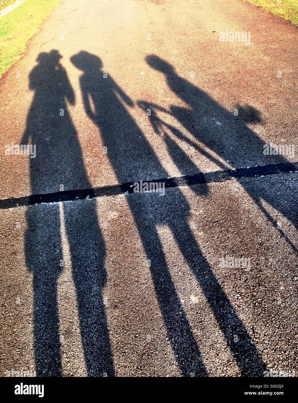 Family shadow hi-res stock photography and images - Alamy