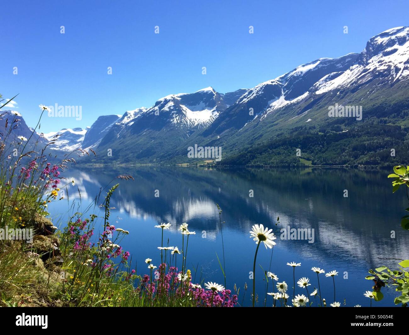 Mountains water spring pink hi-res stock photography and images - Alamy