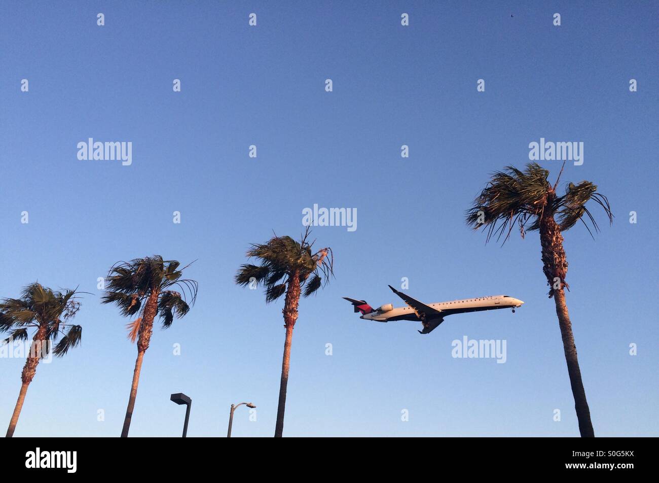 Delta crj900 hi-res stock photography and images - Alamy
