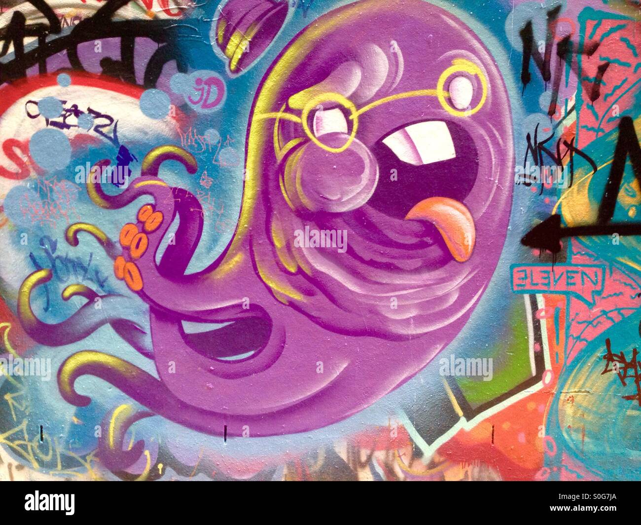 Octopus graffiti hi-res stock photography and images - Alamy