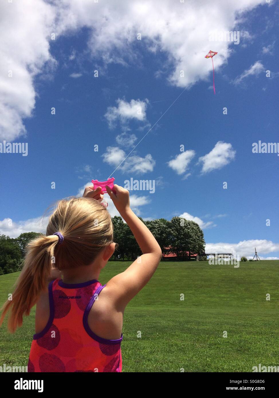 Child kite flying park hi-res stock photography and images - Alamy