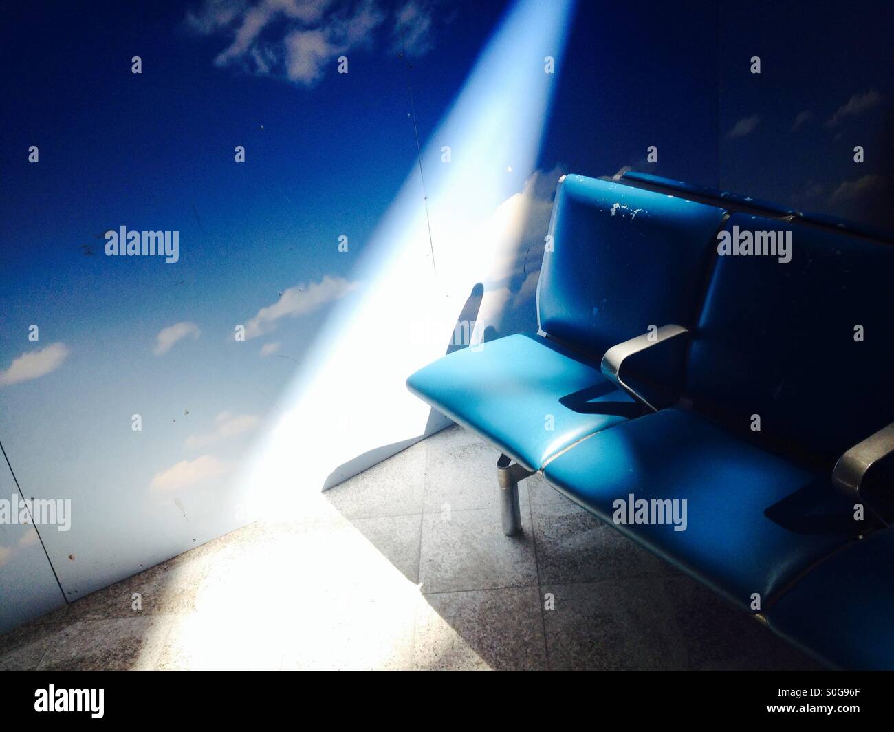 Airport terminal seating hi-res stock photography and images - Alamy