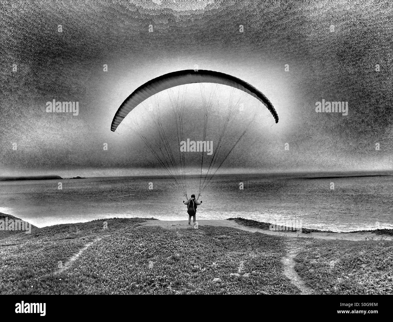 Parachute take off hi-res stock photography and images - Alamy