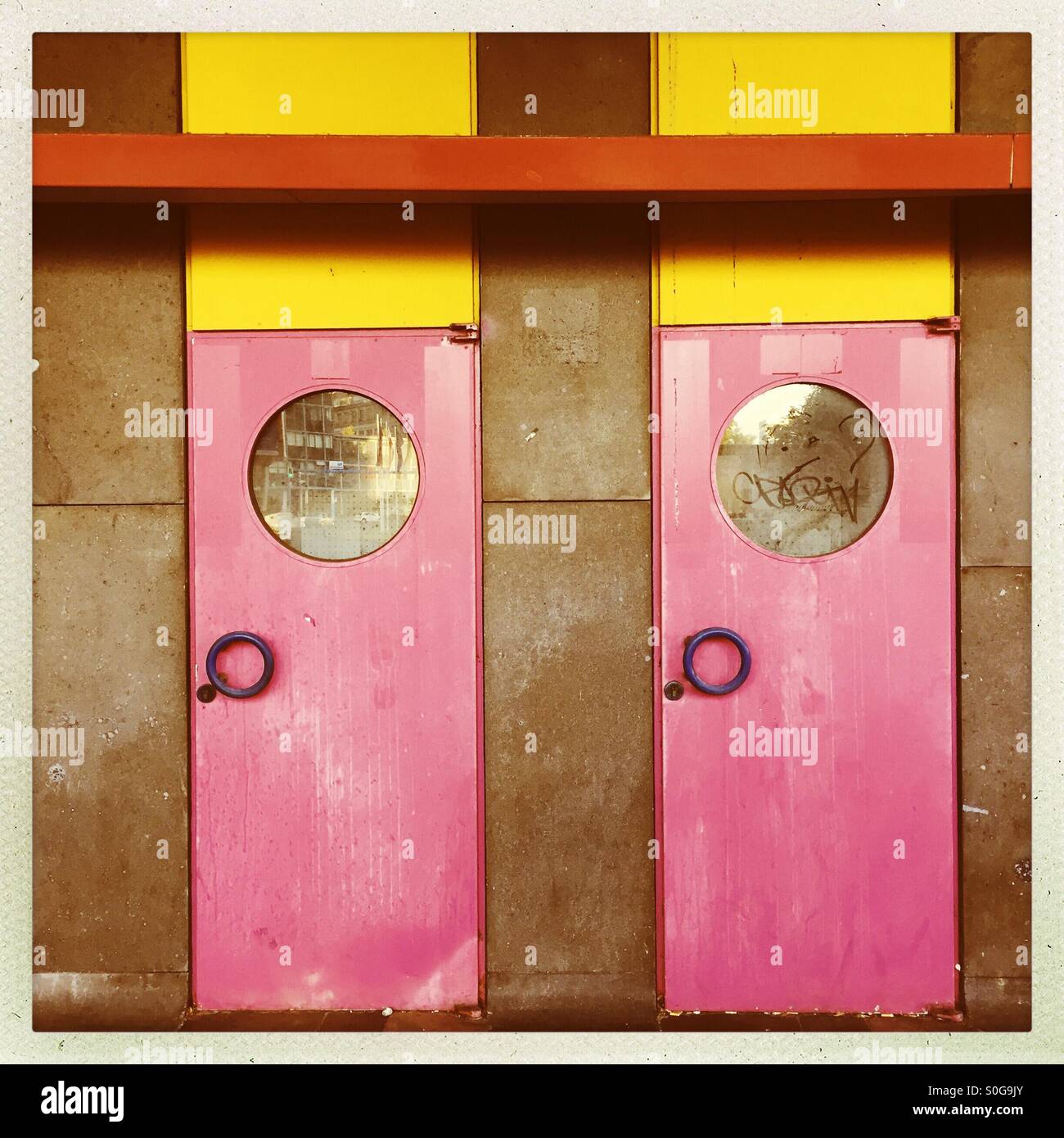 Doors colorful hi-res stock photography and images - Alamy