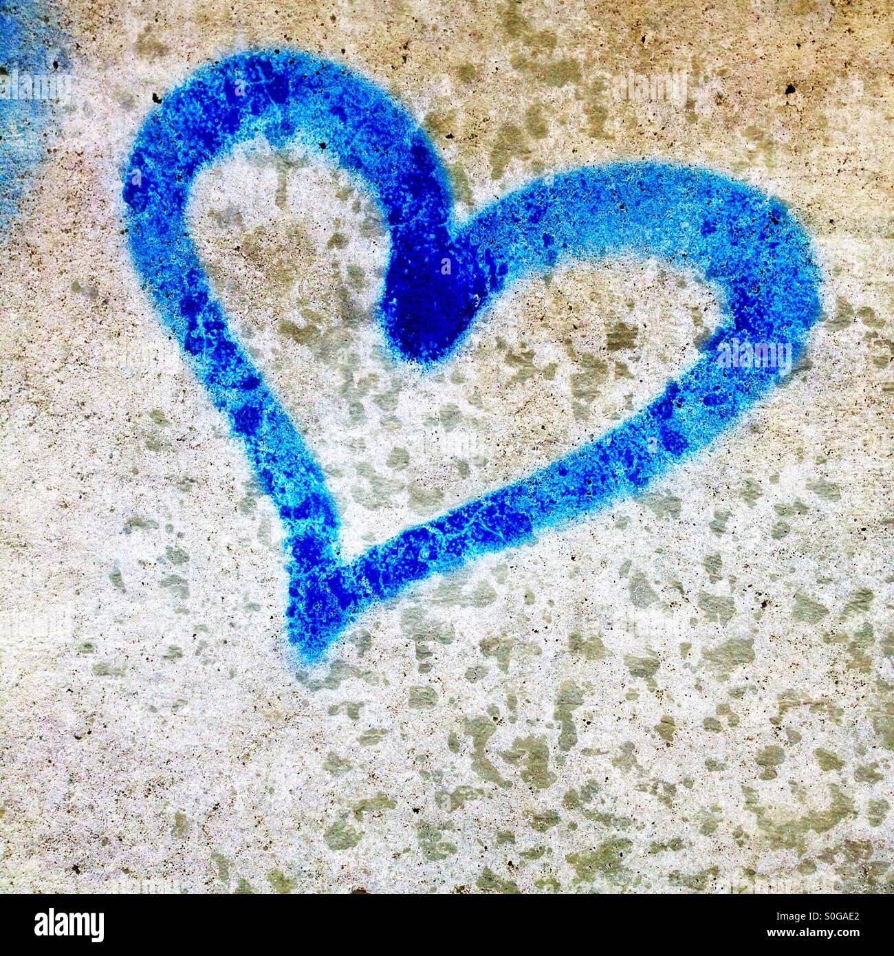 Street art heart hi-res stock photography and images - Alamy