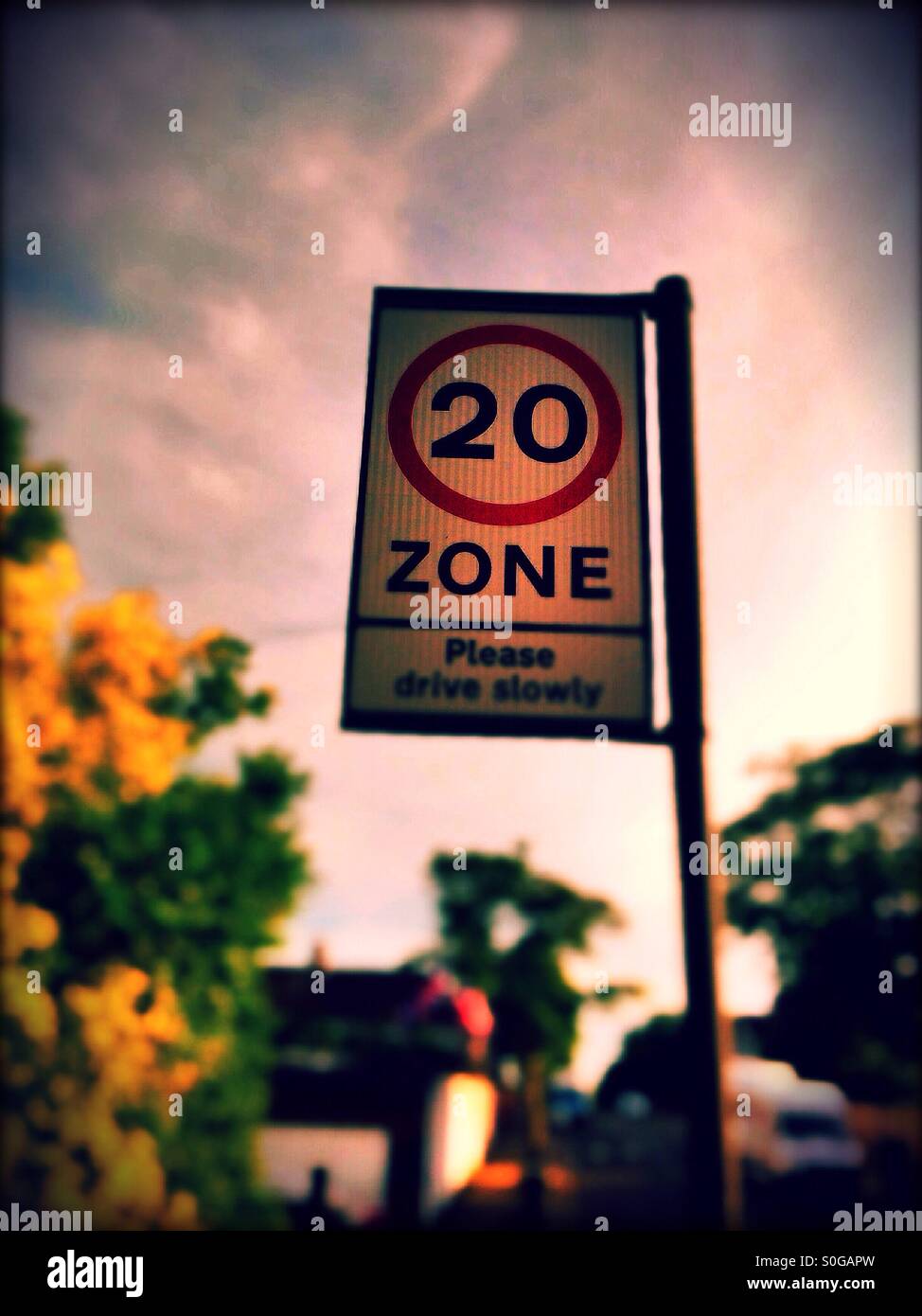 20 mile speed limit uk hi-res stock photography and images - Alamy