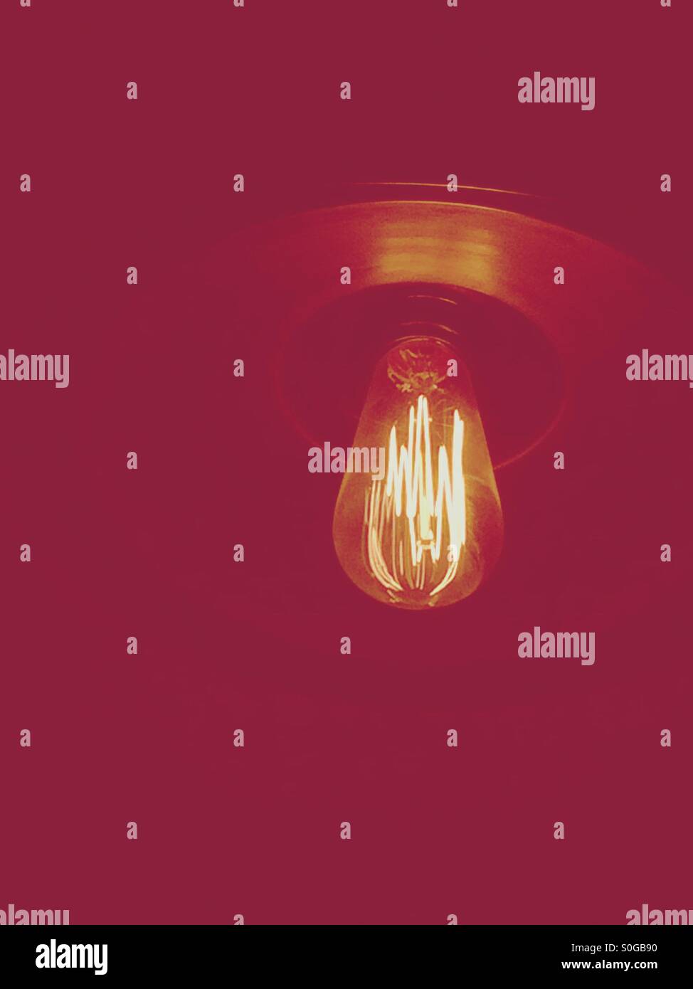 Red lightbulb hi-res stock photography and images - Alamy