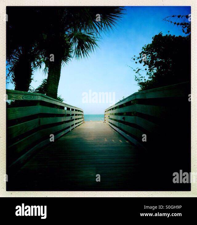 Walkway to beach Stock Photo - Alamy