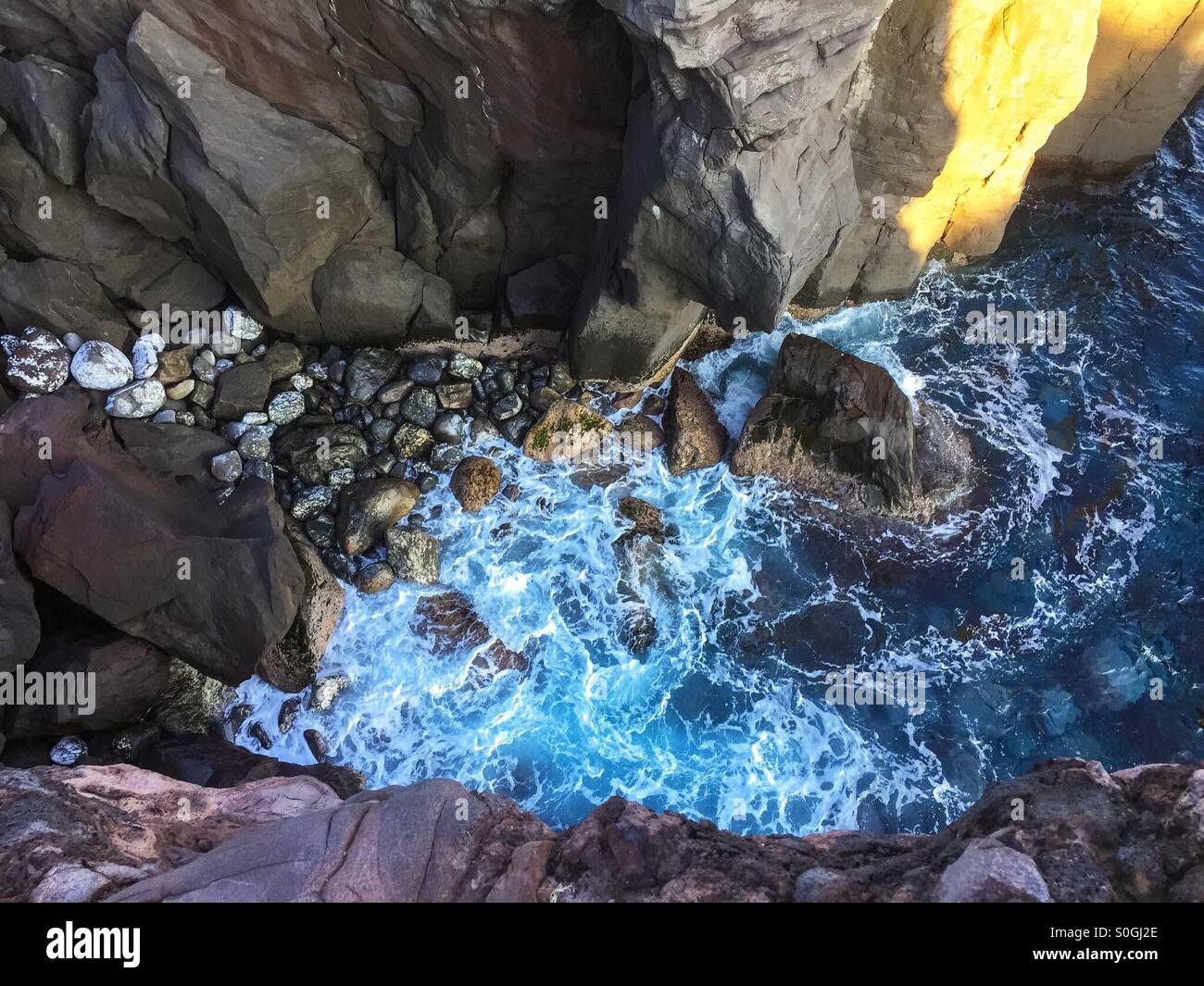 The edge of the cliff hi-res stock photography and images - Alamy