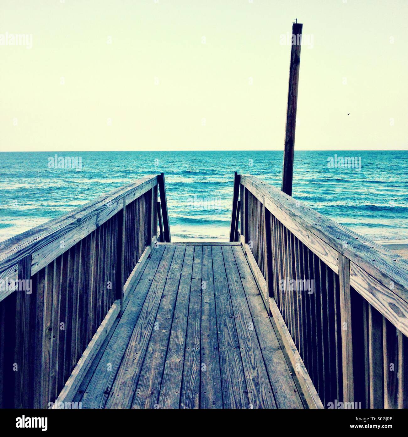 Walkway to a beach Stock Photo - Alamy