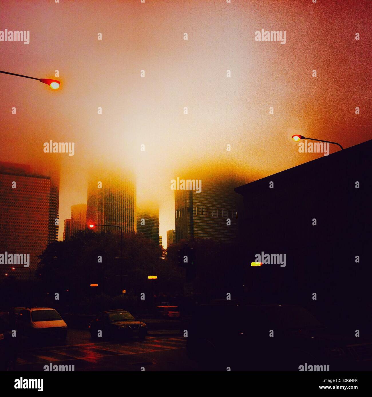 Foggy chicago city hi-res stock photography and images - Alamy