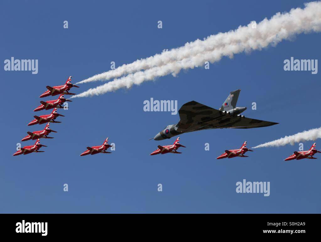 Vulcan red arrows Stock Photo - Alamy