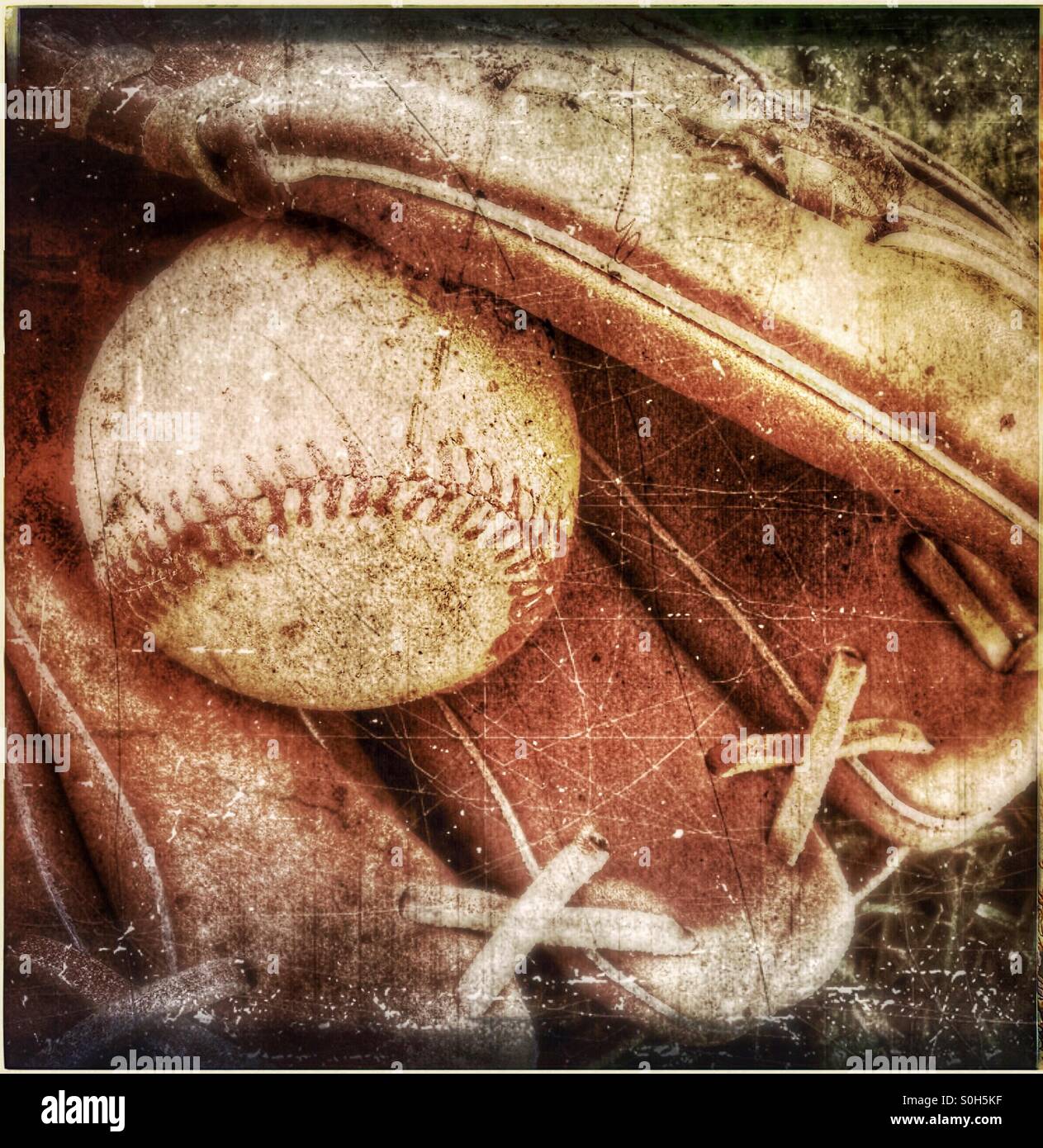Vintage baseball glove hi-res stock photography and images - Alamy