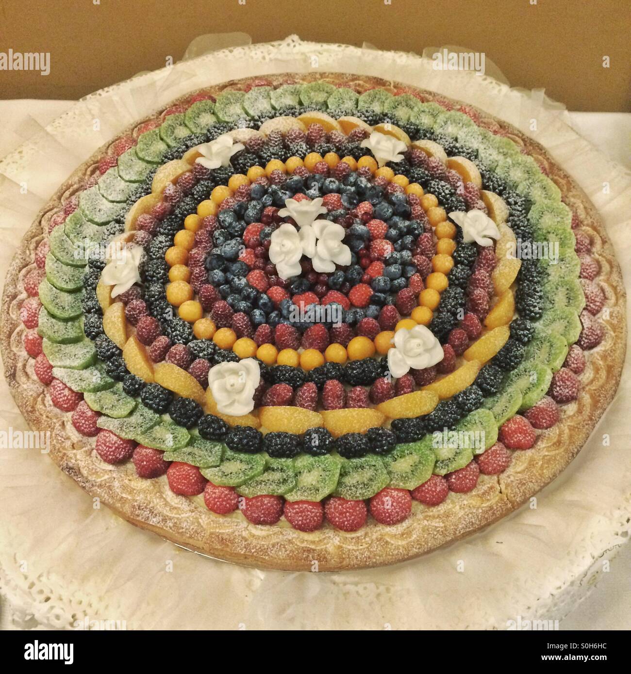Circle cake hi-res stock photography and images - Alamy