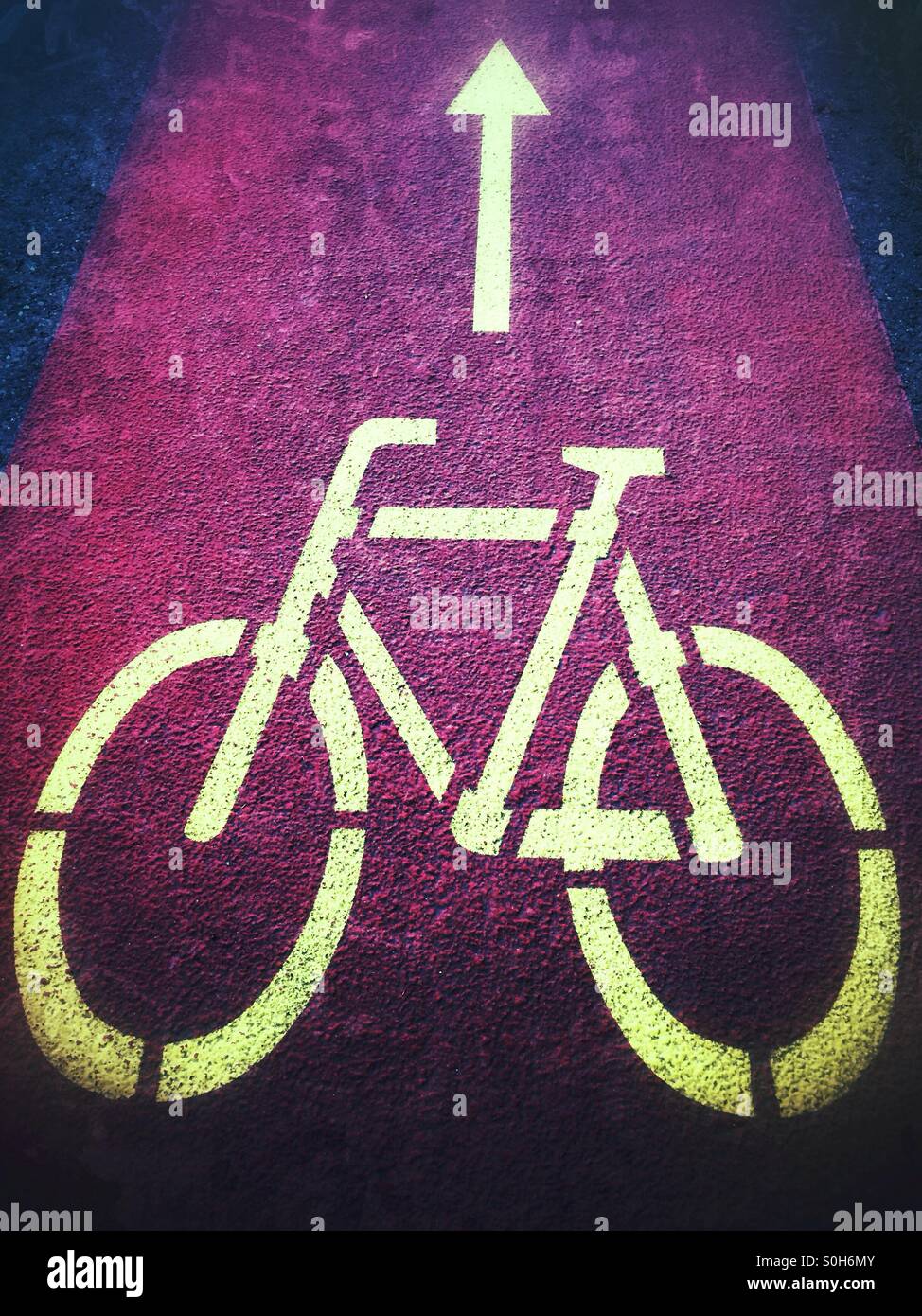 Arrow mark symbol hi-res stock photography and images - Alamy