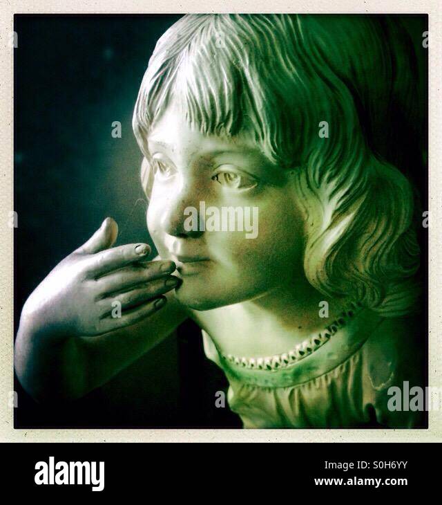 Statue blowing kiss hi-res stock photography and images - Alamy