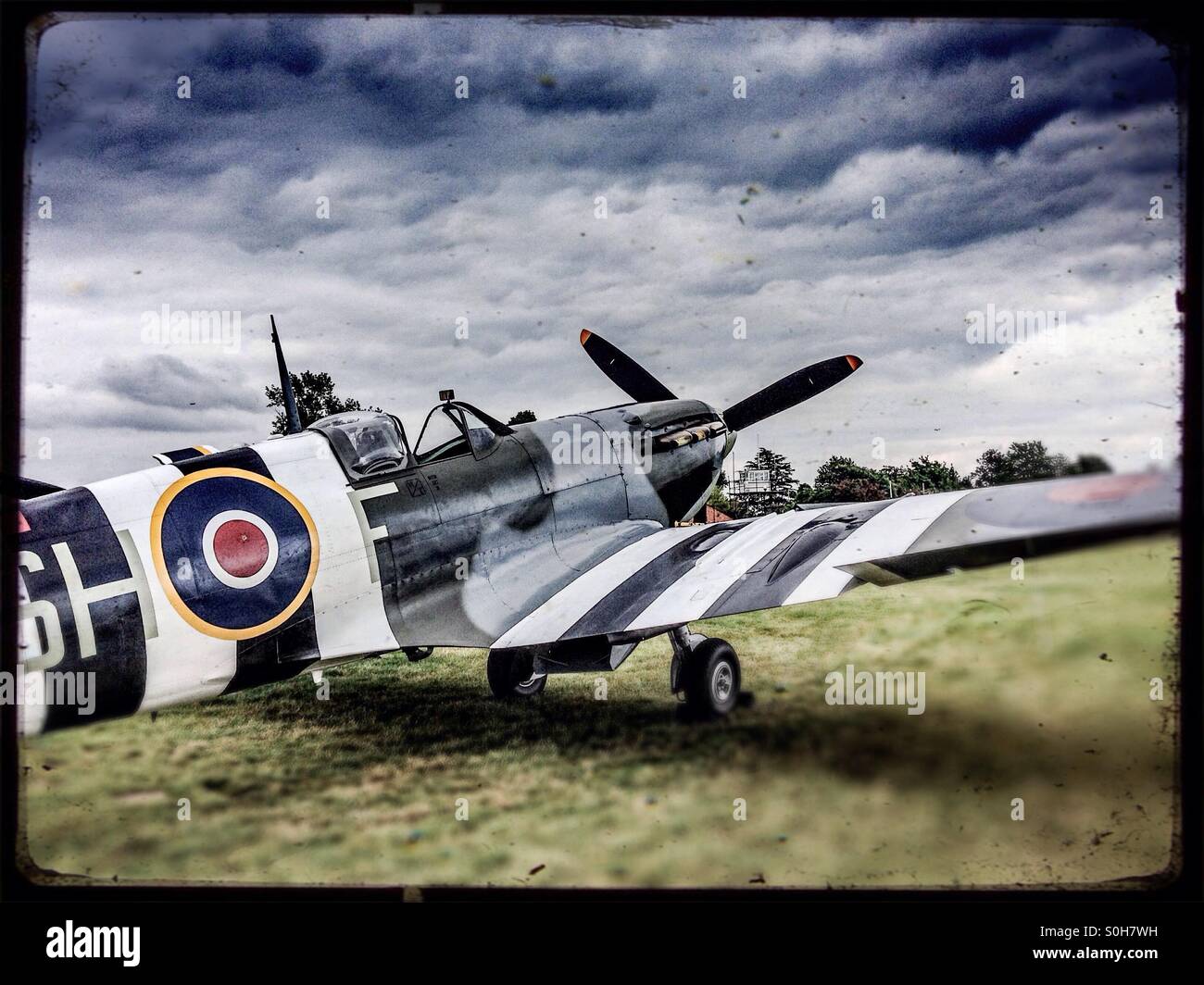 Spitfire roundel hi-res stock photography and images - Alamy