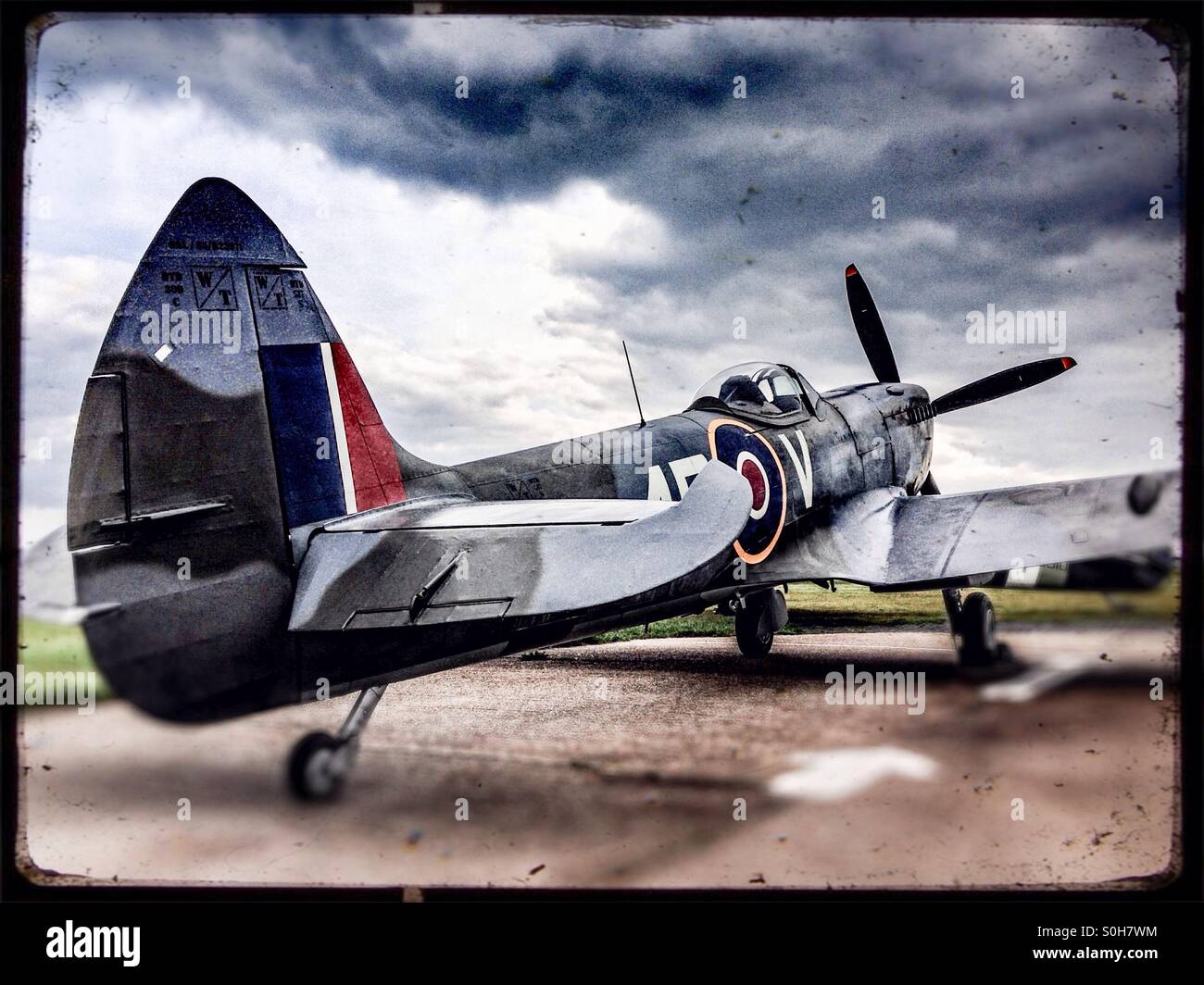Spitfire roundel hi-res stock photography and images - Alamy