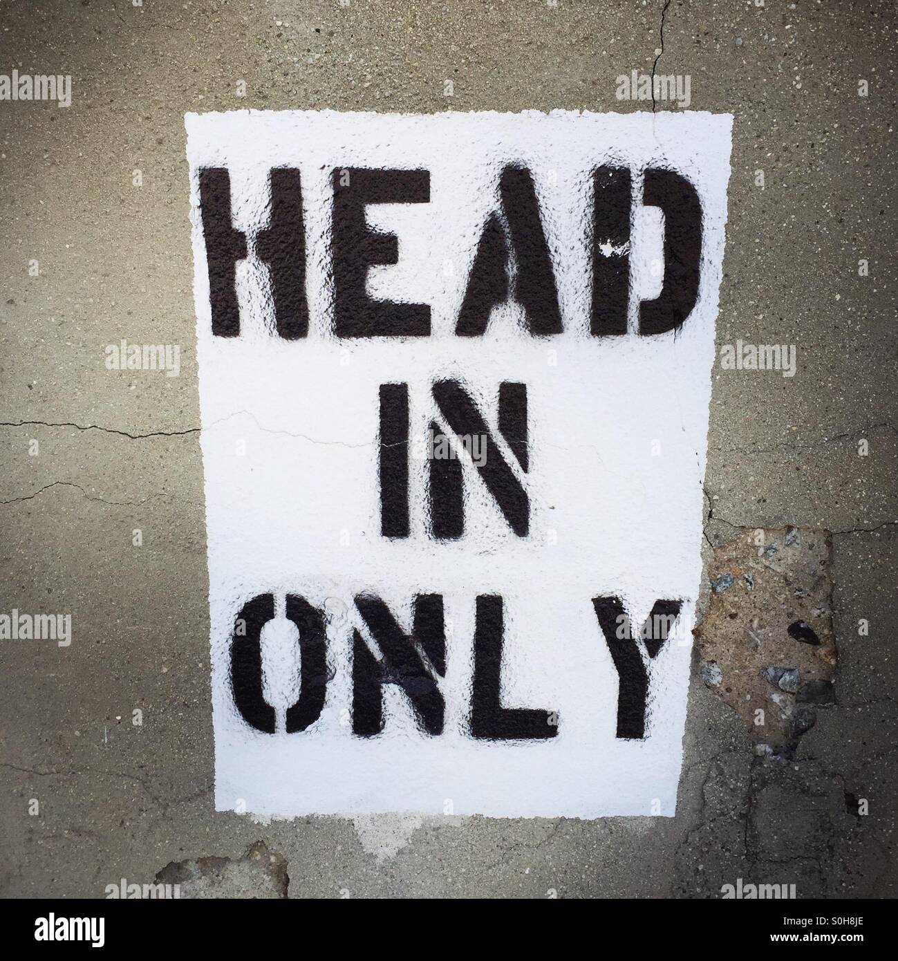 Head in only parking sign Stock Photo - Alamy