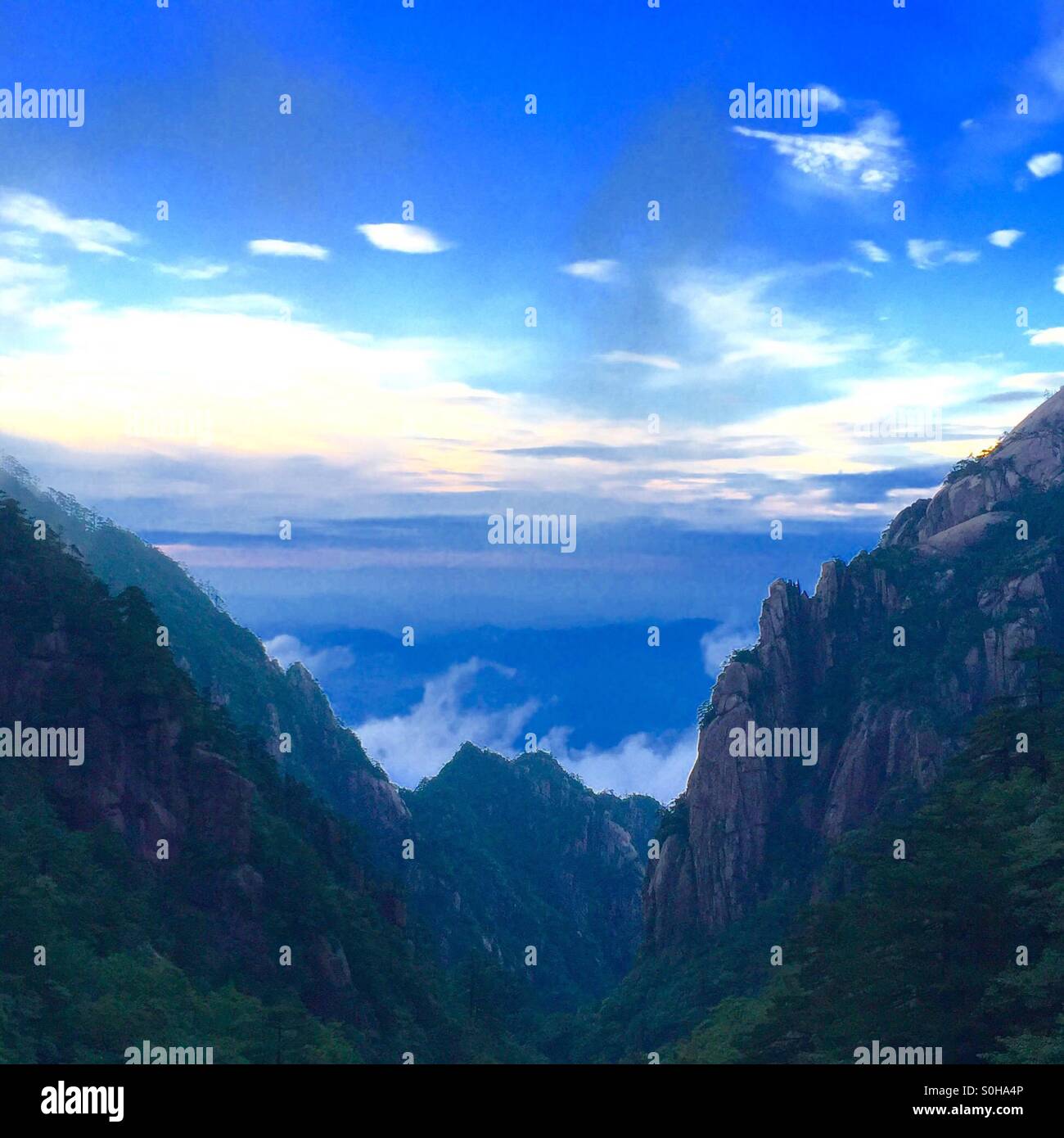 Spectacular mountain view hi-res stock photography and images - Alamy
