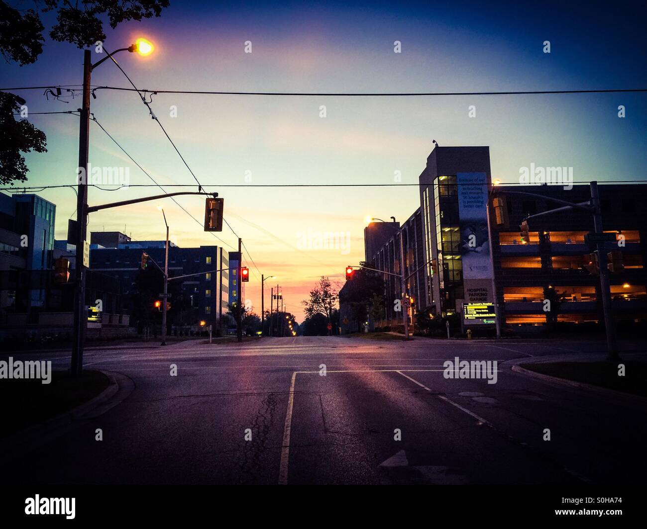 Dawn city hi-res stock photography and images - Alamy